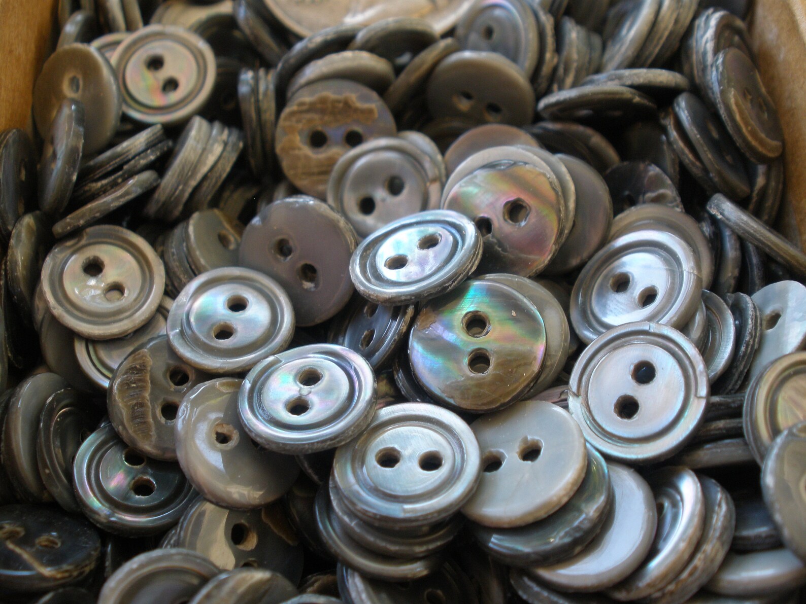 1979 Vintage Gray Smoke Carved MOP Shirt Buttons Size 16L 10MM 3/8" 2 ...