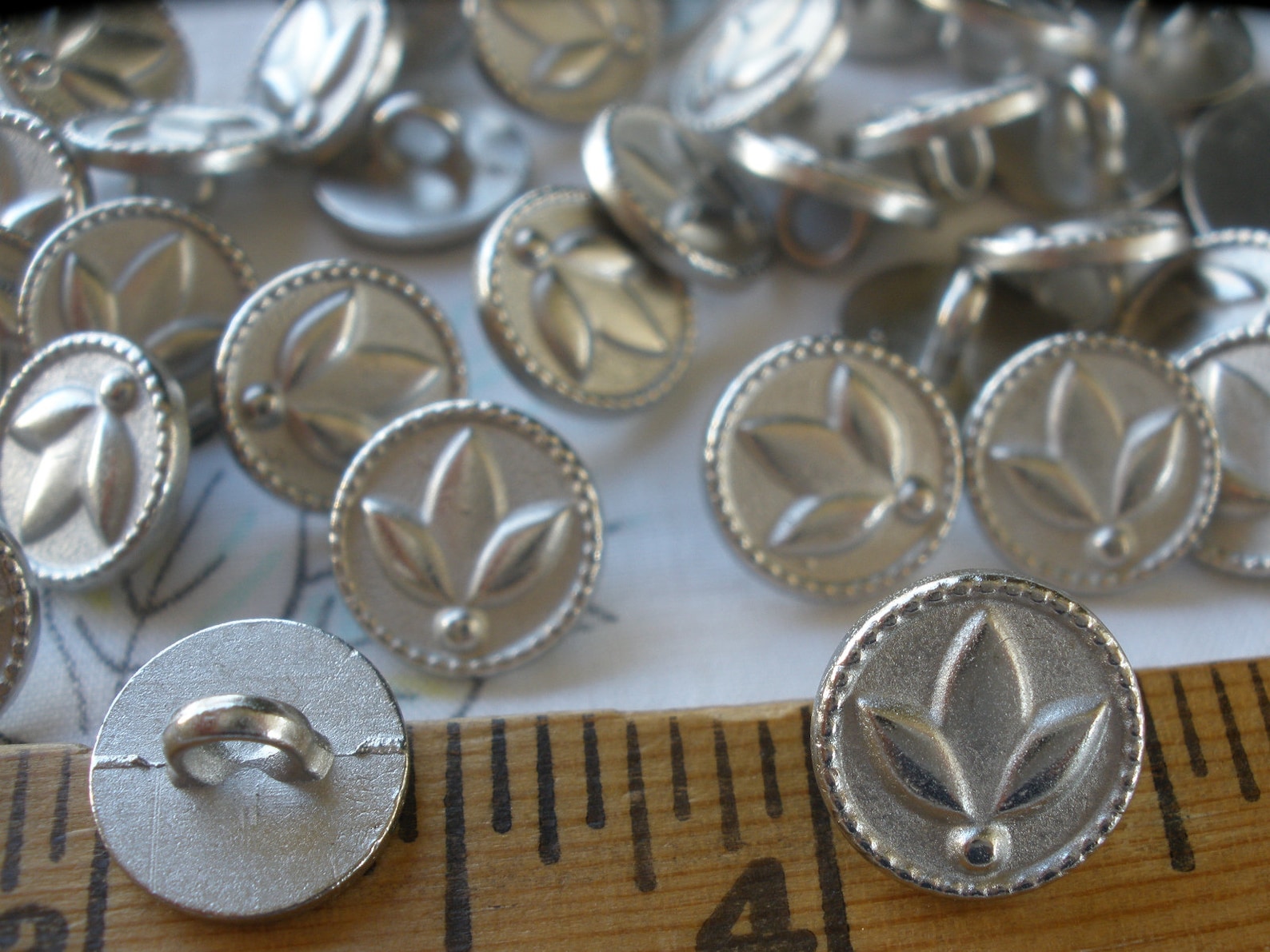 Tiny Tulip Flower Metal Buttons Gold or Silver Color 18L | Etsy