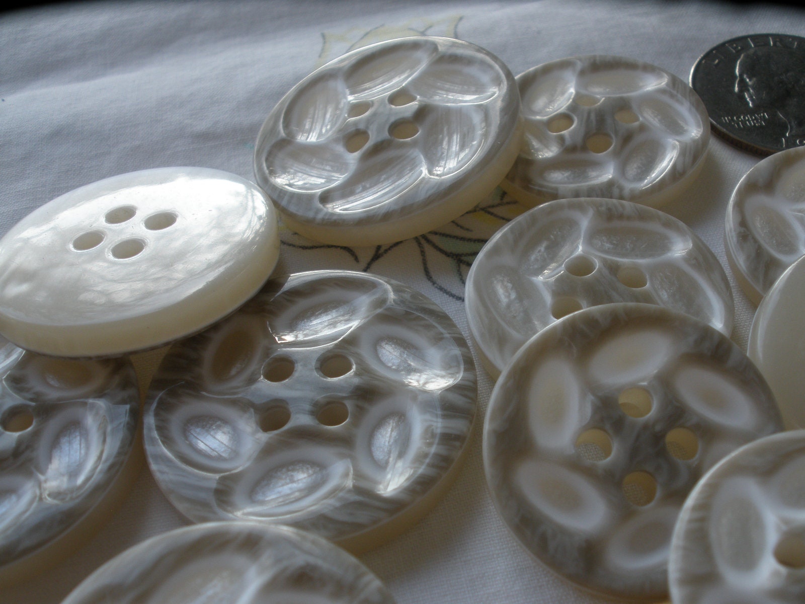 One Inch Buttons Beige & white 40L 1 26mm thick shiny | Etsy