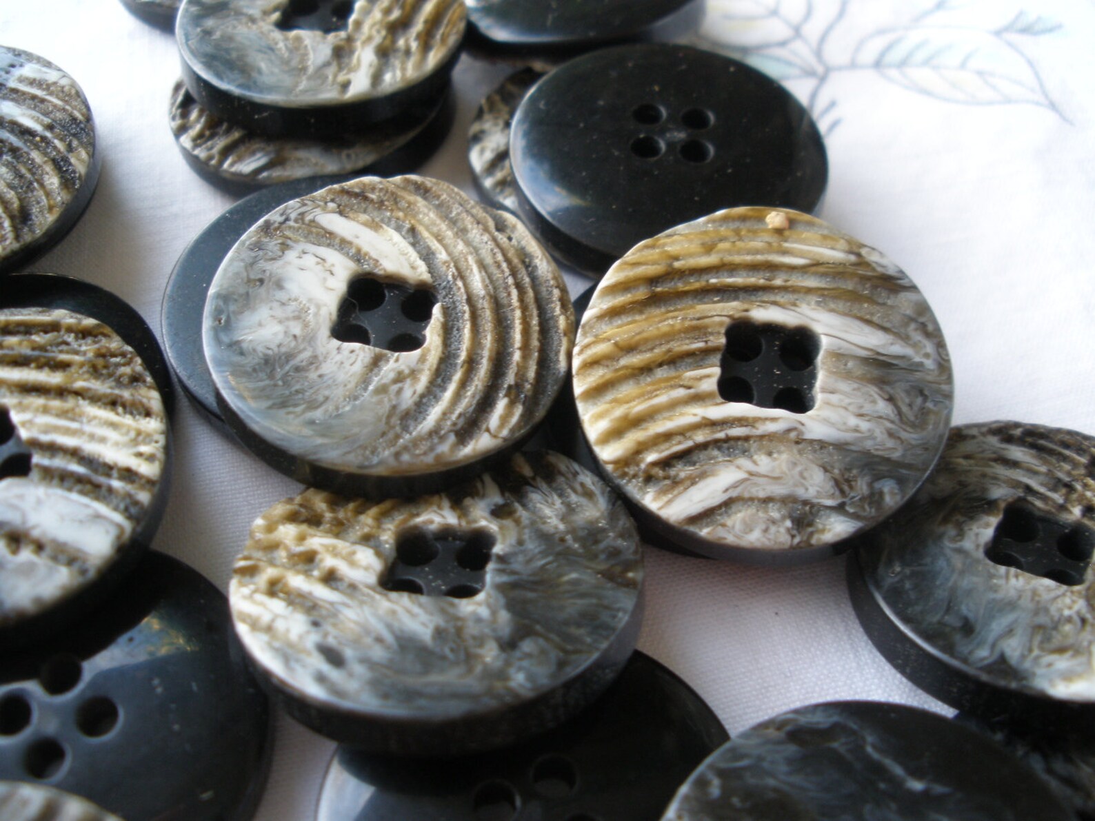 Textured Cut Stone Look Buttons 36L (7/8" 23MM) Plastic Sew on Plain ...