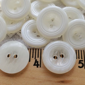 Cool Vintage Streaky White Translucent Plastic Buttons 3/4" (30L 19MM ...