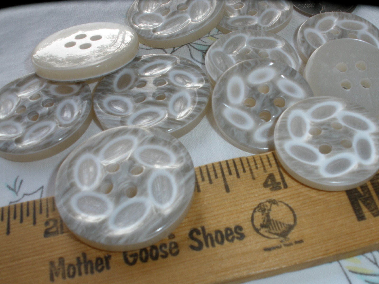 One Inch Buttons Beige & white 40L 1 26mm thick shiny | Etsy