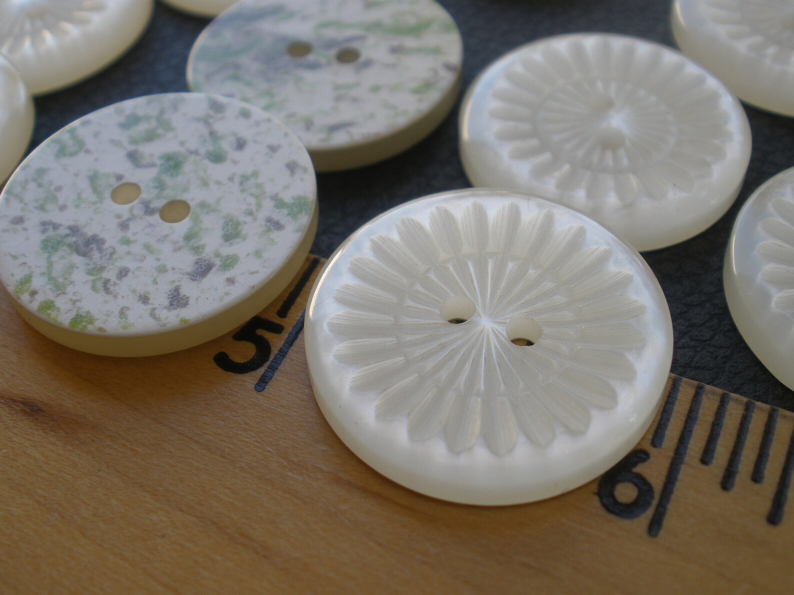 23MM Carved Flower Sunburst Pearlized White Plastic Buttons Gray ...