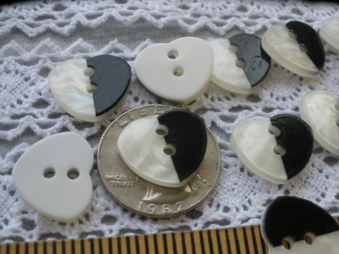 Shiny Black & Pearly White Heart Buttons 28L 17.5MM 2-hole Sew-on ...
