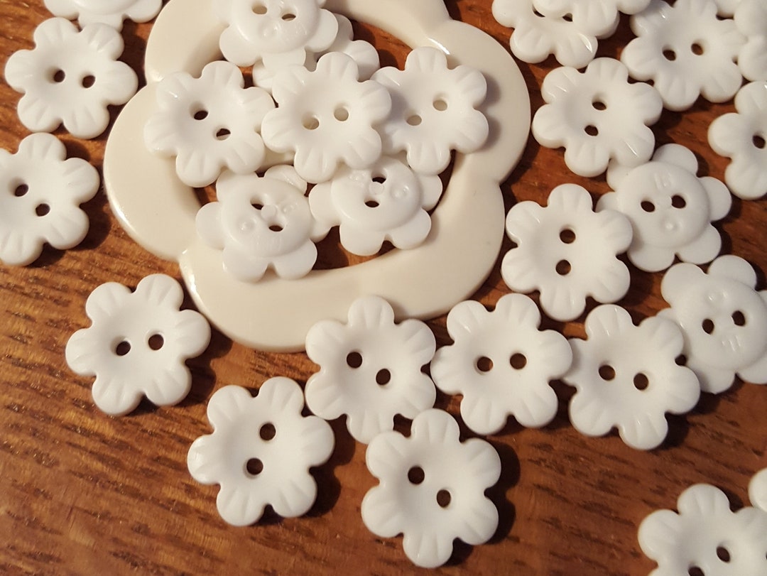 Bright Matte White Flower Buttons 48 Plastic 5/8" (15MM 24L) Sewing ...