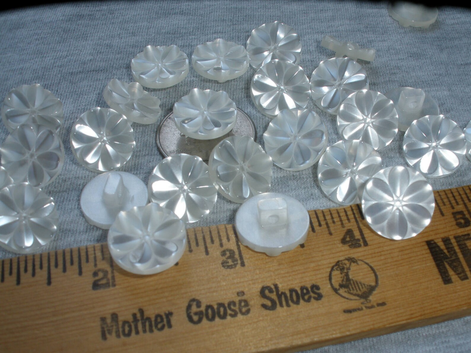 Pearly Carved Flower Shank Buttons 24L 5/8 15MM Plastic - Etsy