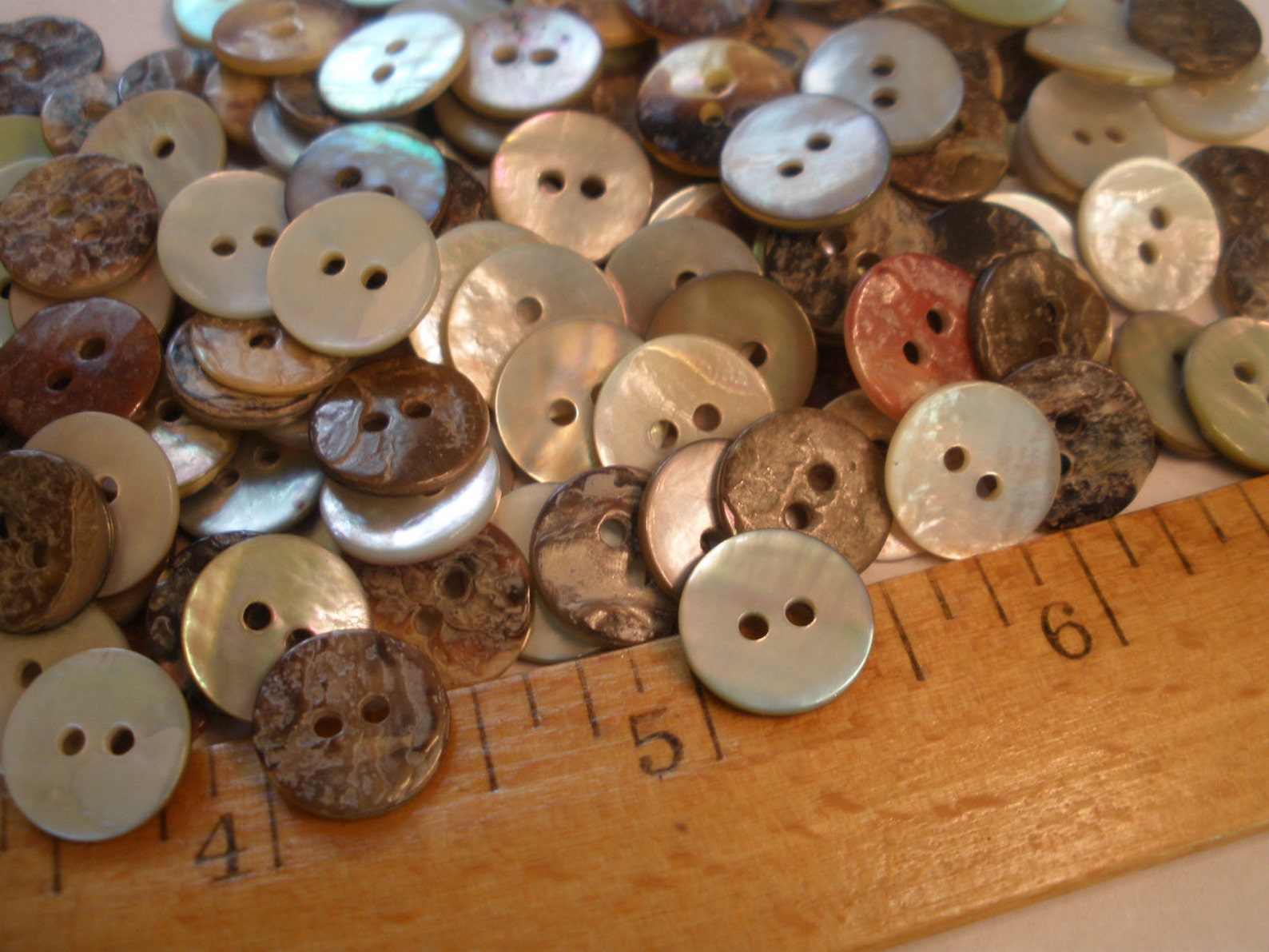 Bulk MOP Shell Buttons 11MM 18L 7/16" Pearly White Agoya 2 Hole Sew on ...