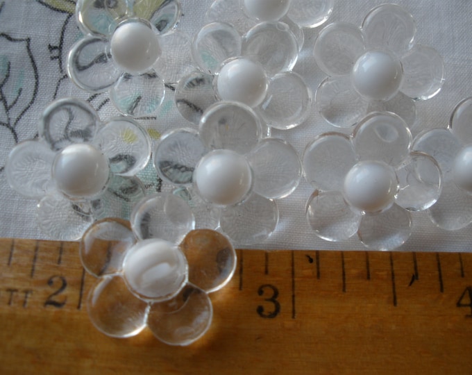 Clear Flower Shank Buttons 9 White Center Plastic 30L (3/4" 19MM ...