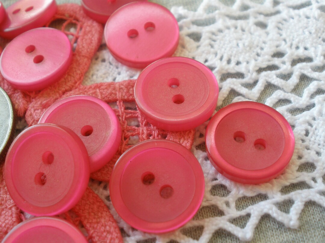 24 Cool Vintage Bright Pink Buttons 9/16 22L 14MM Shiny Rim 2 Hole ...