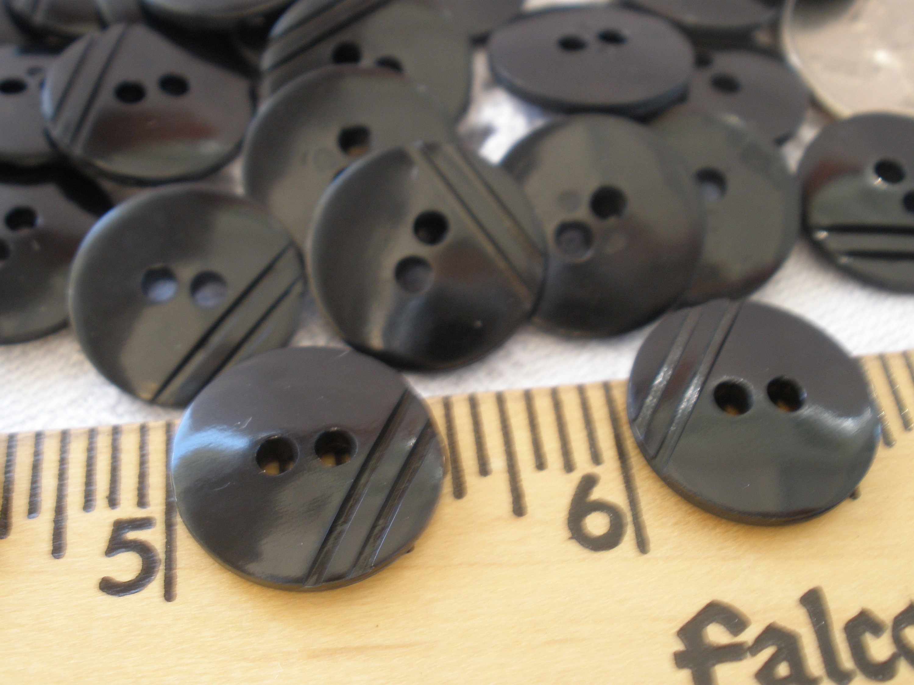 15MM Carved Diagonal Lines Black Plastic Buttons 23L 2-hole Sew on 24 ...