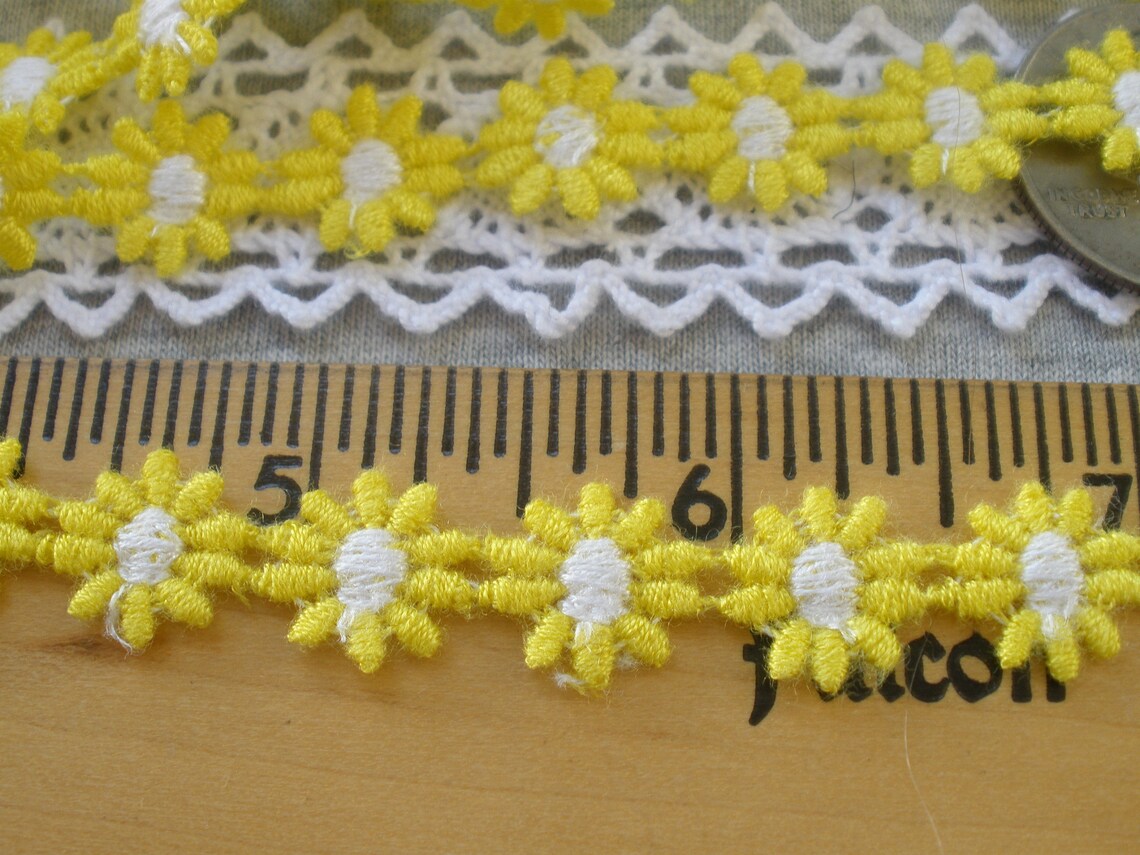 Yellow Daisy Chain White Center Tiny Flowers Applique Lace | Etsy