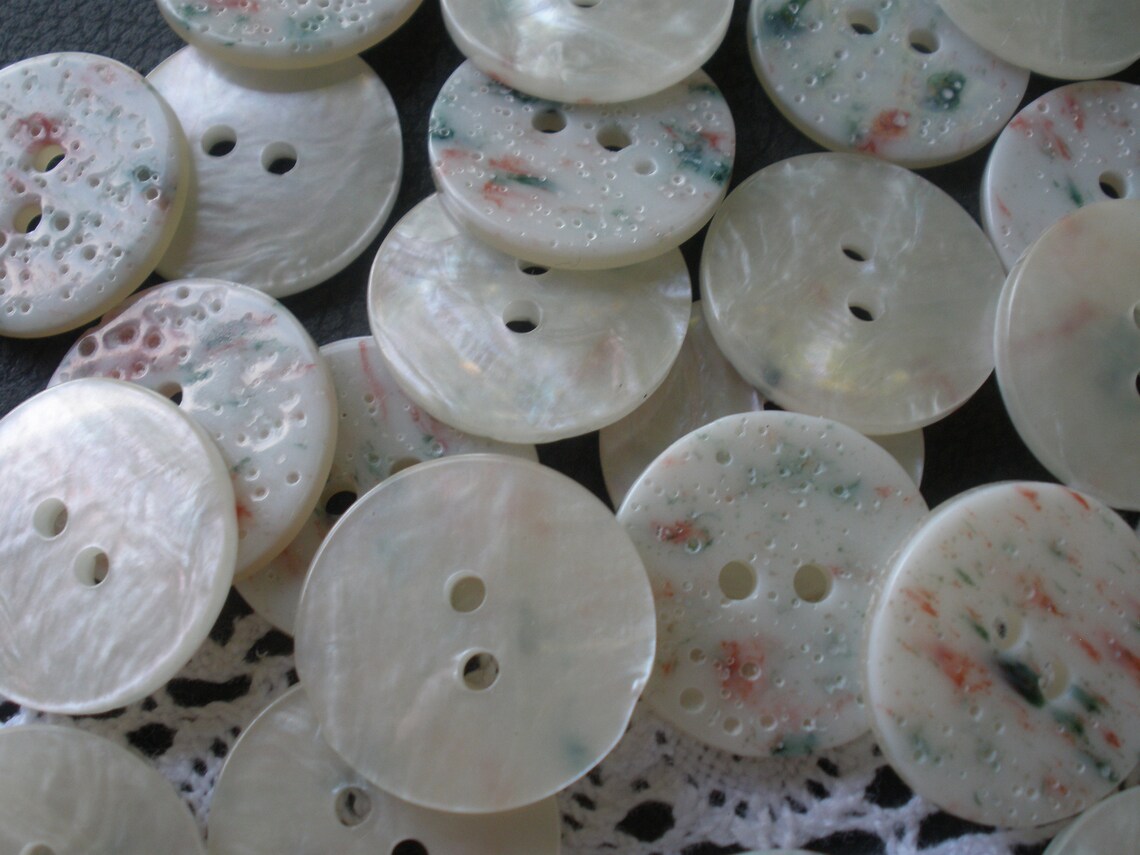 Pearly White Shiny Plastic Buttons 13/16" (32L 20MM) 36 Each Speckled ...