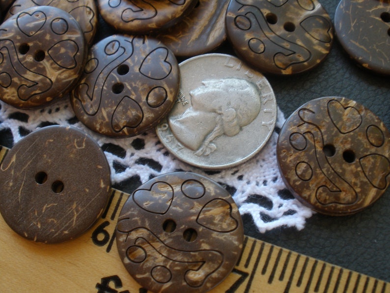 22MM Natural Coconut Shell Buttons Carved Hearts Pattern 36L 7/8 ...