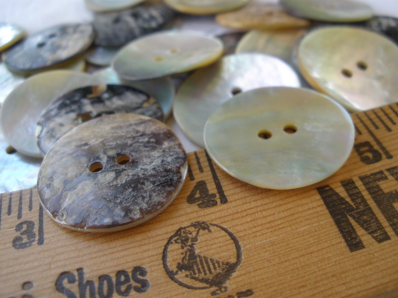 23 Mm MOP Shell Buttons Natural Pearly 7/8 Button 2 Hole - Etsy