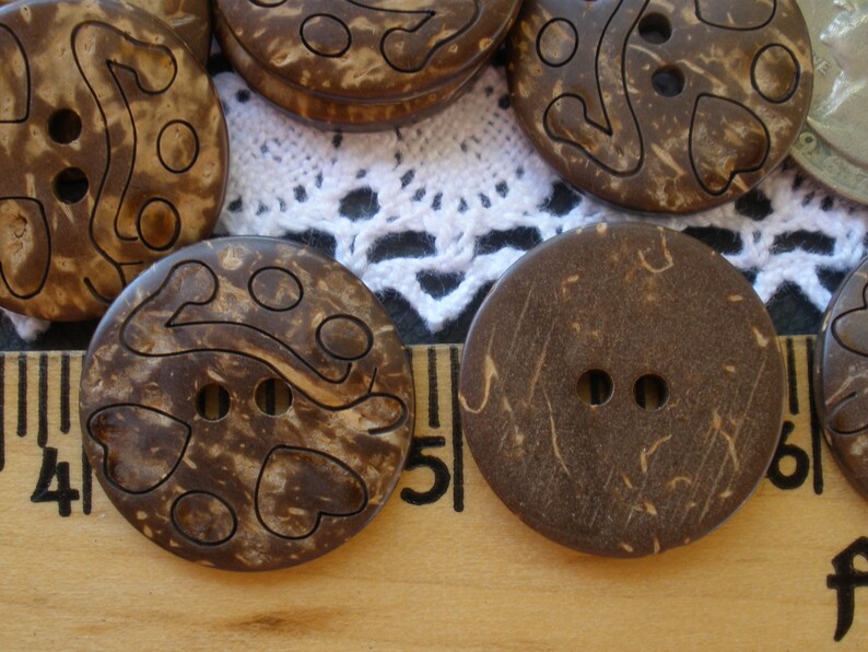 22MM Natural Coconut Shell Buttons Carved Hearts Pattern 36L 7/8 ...