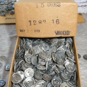 1979 Vintage Gray Smoke Carved MOP Shirt Buttons Size 16L 10MM 3/8" 2 ...