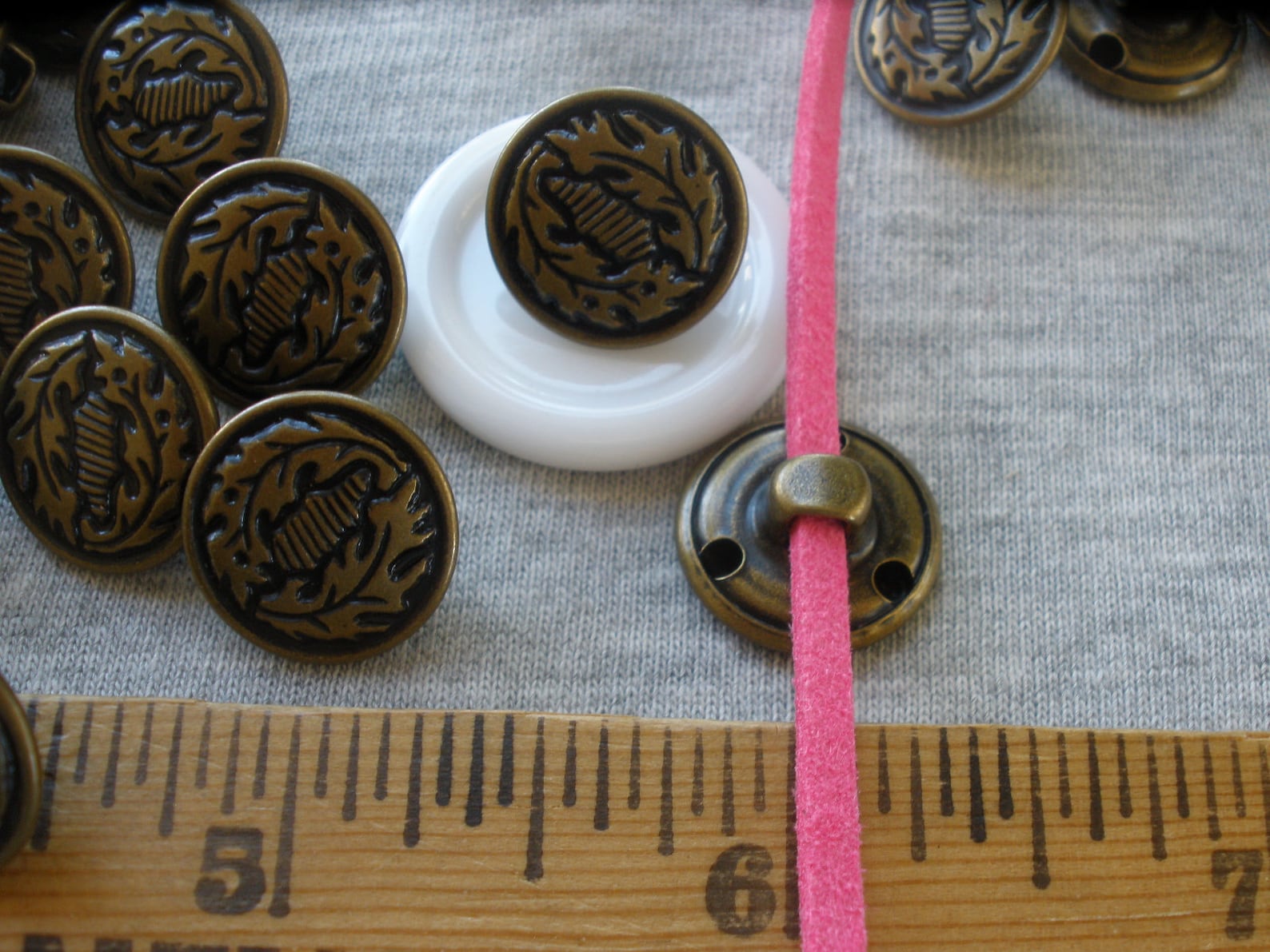 Antique Bronze Metal Shank Buttons Leaf Pattern Size 24L - Etsy