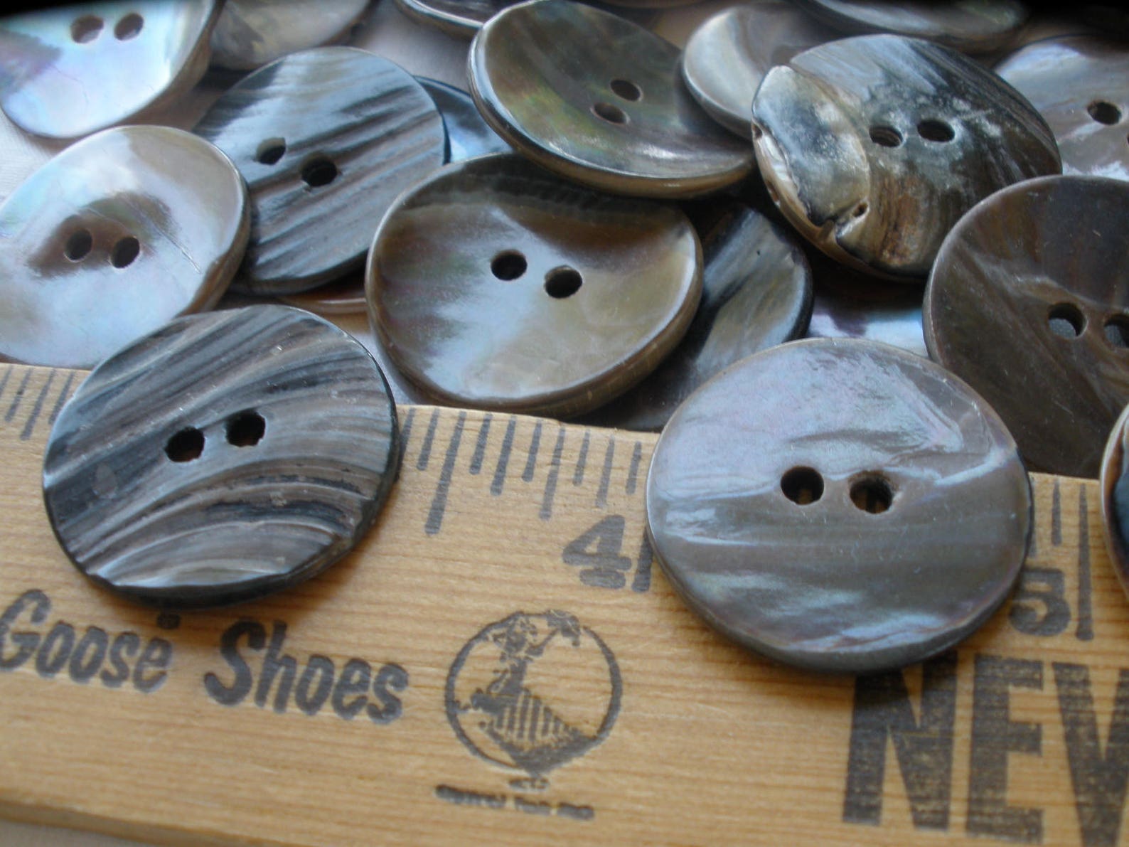 Brown Mussel Shell MOP Buttons 7/8 Curved Iridescent - Etsy