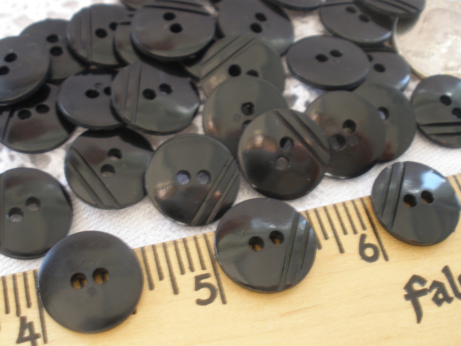 15MM Carved Diagonal Lines Black Plastic Buttons 23L 2-hole Sew on 24 ...