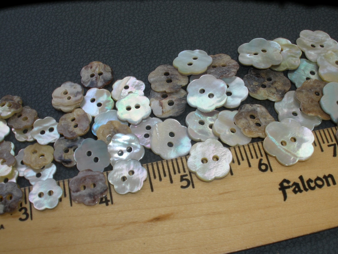 24 Flower Shape Real MOP Shell Buttons Natural 4 Sizes 18L 20L 24L 28L ...
