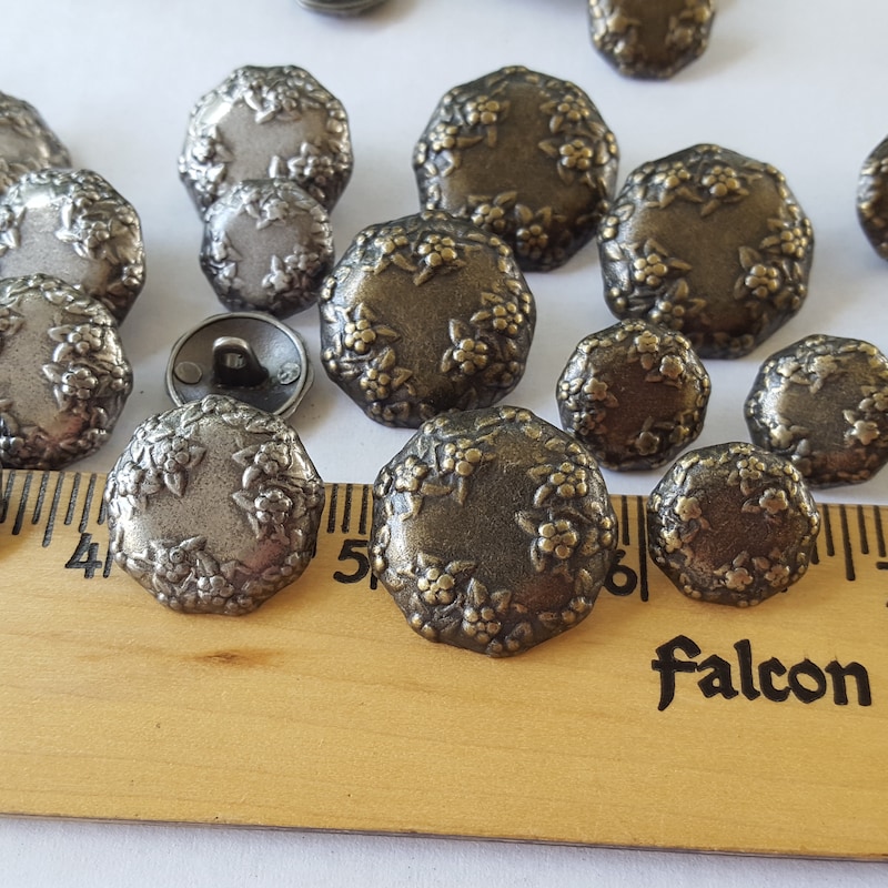 Metal Flower Buttons 7/8 - Etsy