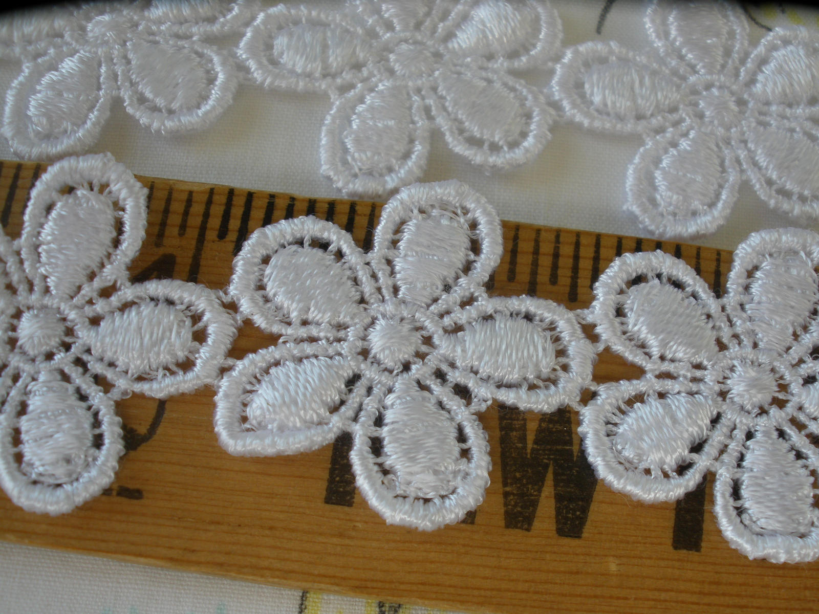 White Flower Daisy Chain Venise Lace Trim 1" Wide Bobbin Lace Cluny ...