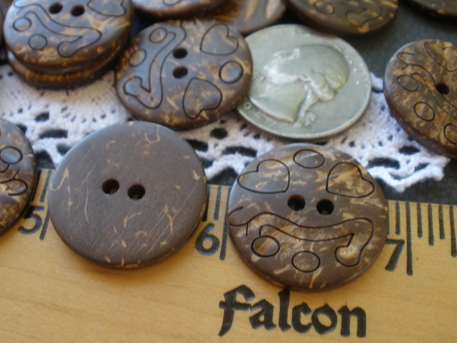22MM Natural Coconut Shell Buttons Carved Hearts Pattern 36L 7/8 ...