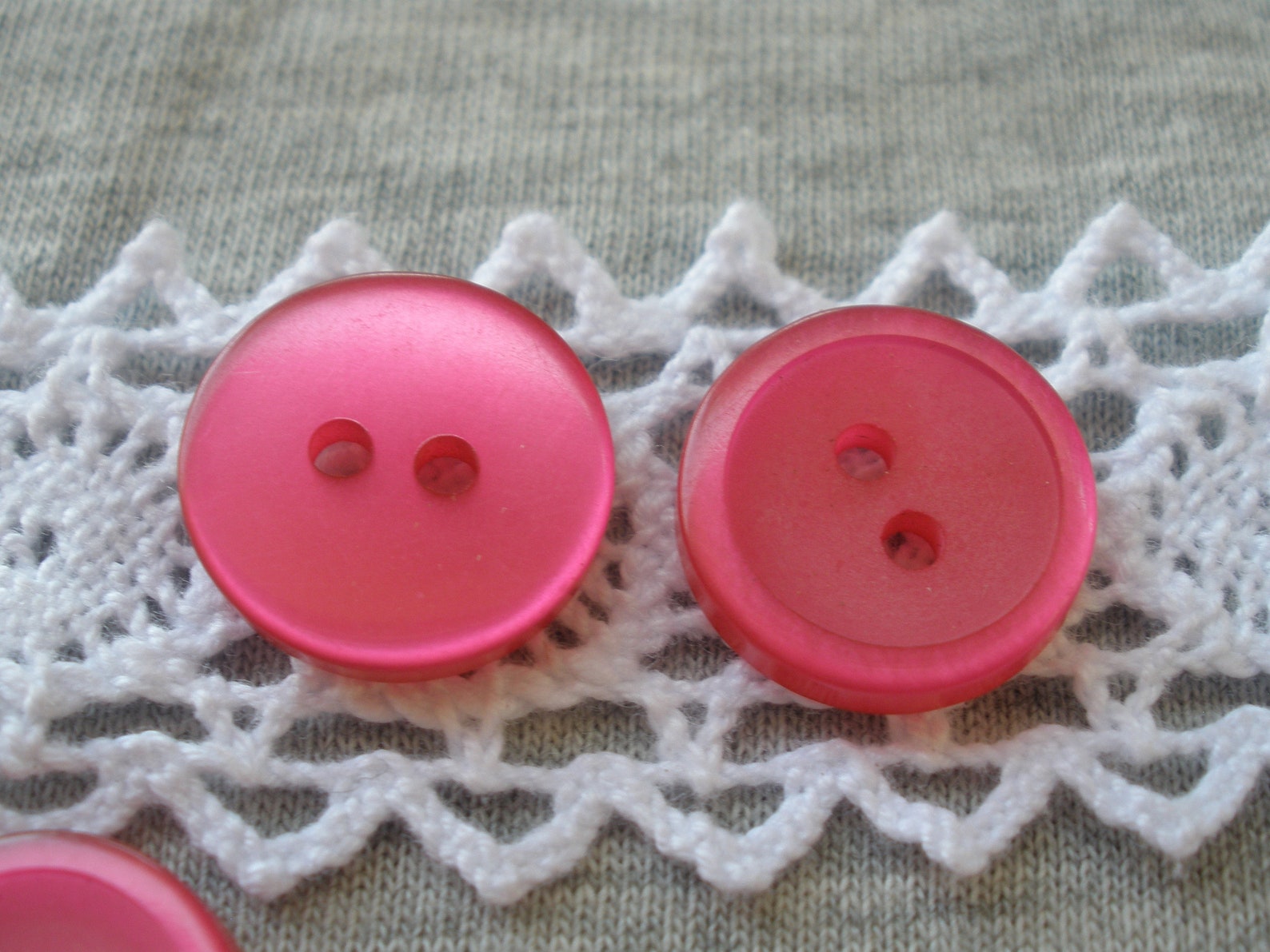 24 Cool Vintage Bright Pink Buttons 9/16" (22L 14MM) Shiny Rim 2 Hole ...