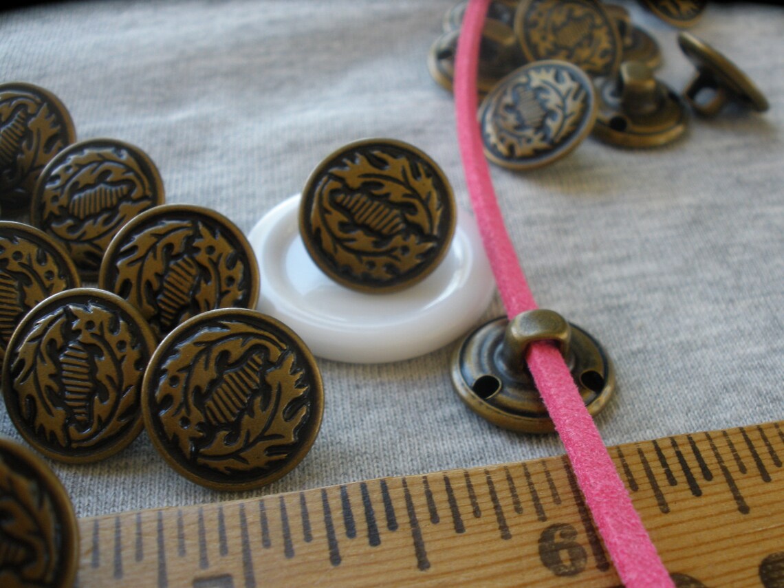 Antique Bronze Metal Shank Buttons Leaf Pattern Size 24L - Etsy