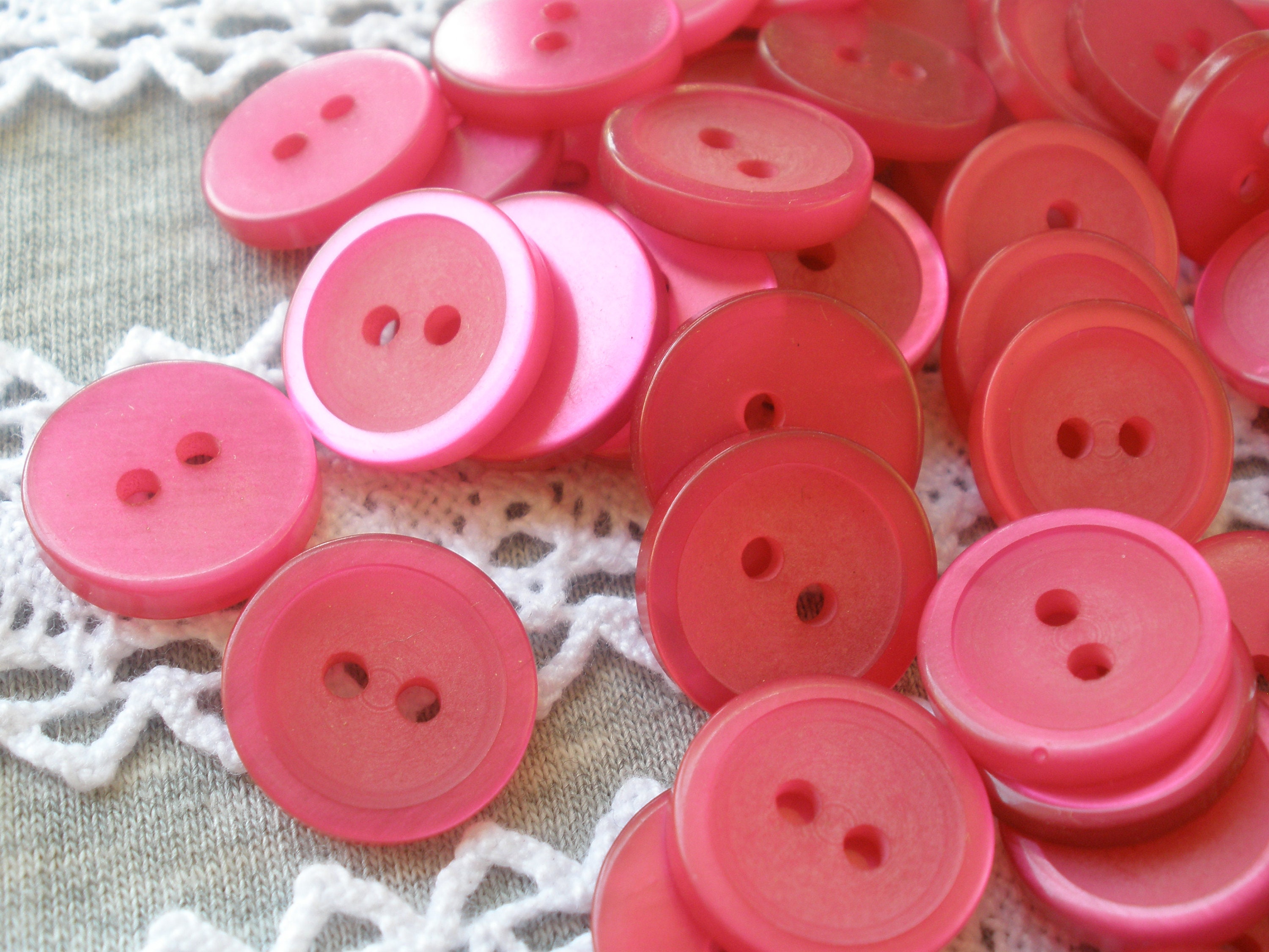 24 Cool Vintage Bright Pink Buttons 9/16" (22L 14MM) Shiny Rim 2 Hole ...