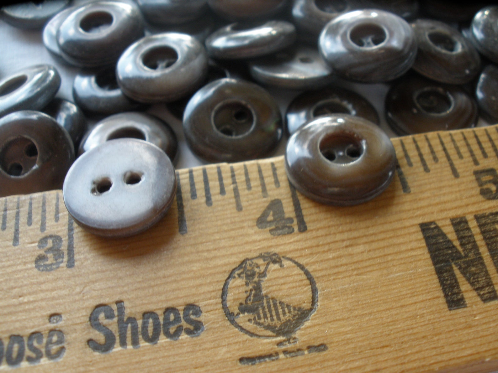 Carved Brown & Gray Smoke MOP Shell Buttons 12.5mm 1/2" Whistle Style ...