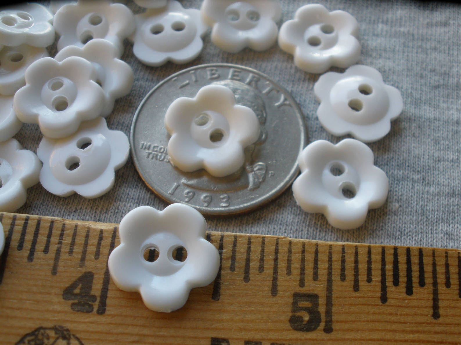White Tiny Flower Buttons 24 Plastic 1/2 13MM 20L - Etsy