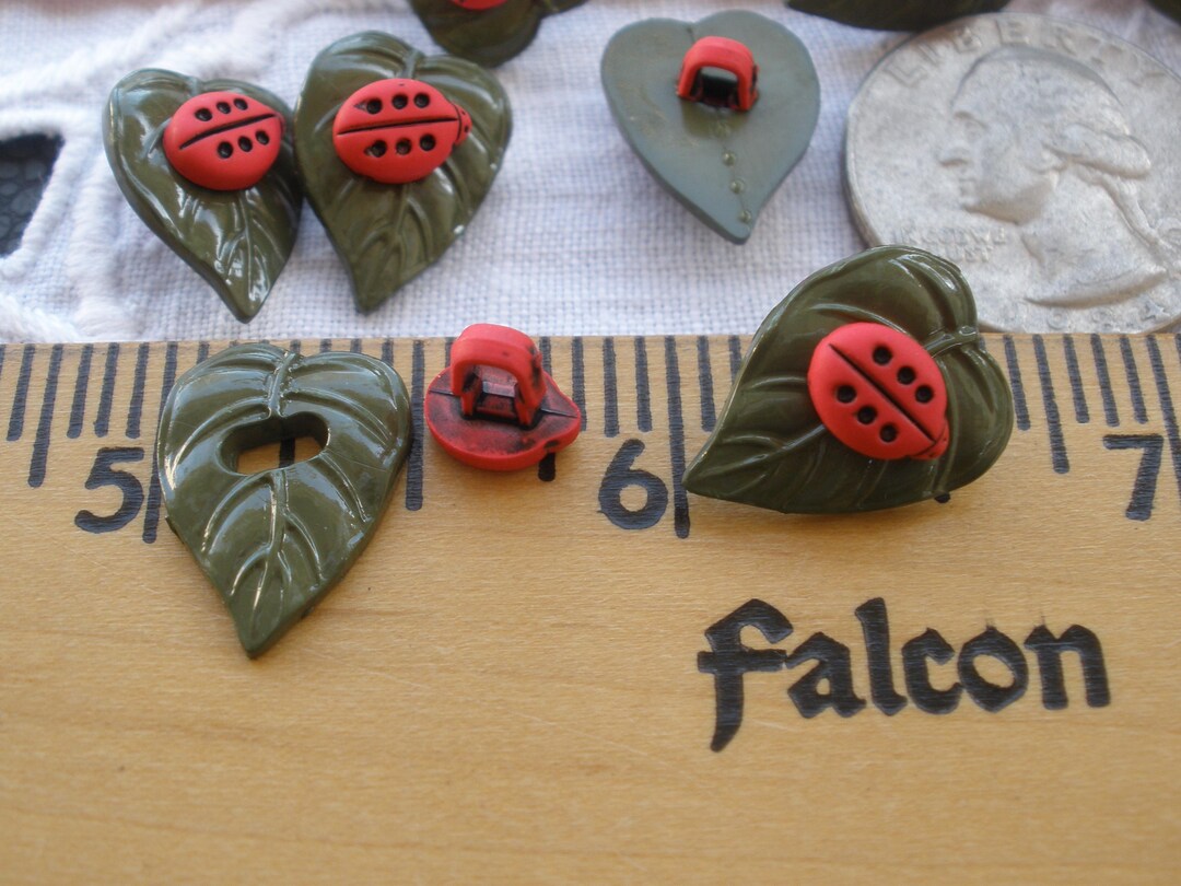 Sweet Ladybug on Leaf Shank Buttons 9 Pcs Size 28L 11/16" 17MM Red and ...