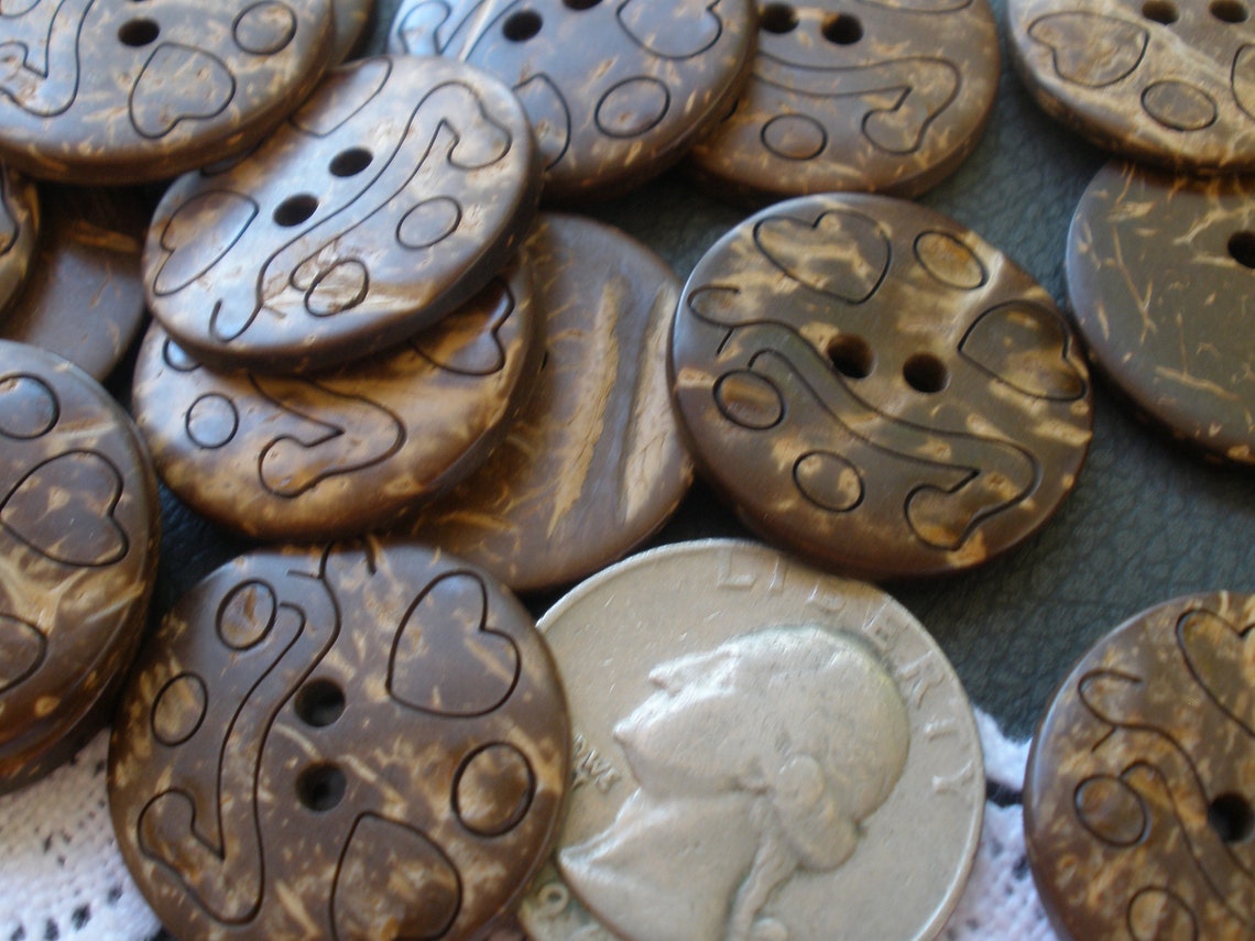 22MM Natural Coconut Shell Buttons Carved Hearts Pattern 36L 7/8 ...