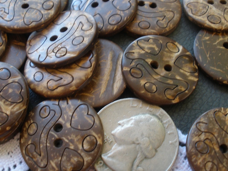 22MM Natural Coconut Shell Buttons Carved Hearts Pattern 36L 7/8 ...