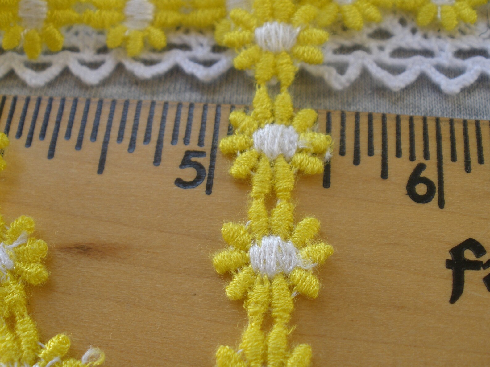 Yellow Daisy Chain White Center Tiny Flowers Applique Lace | Etsy