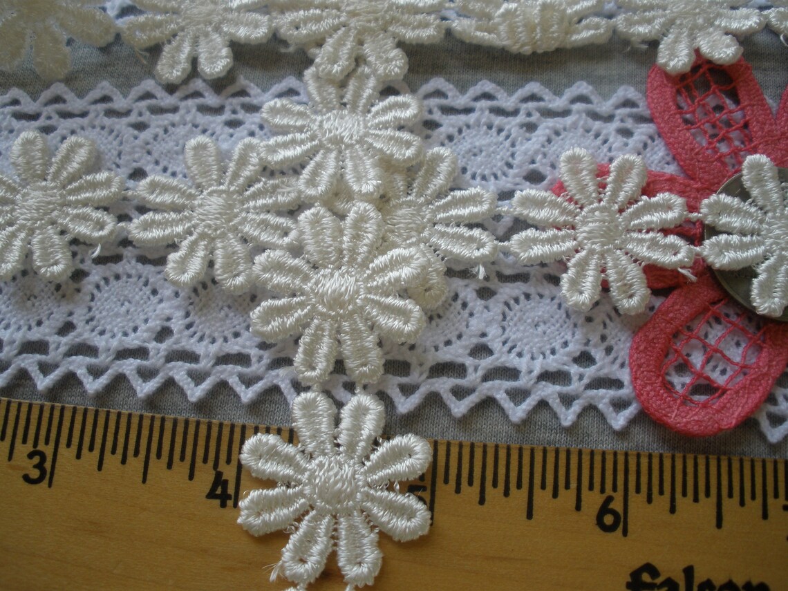 Ivory Off-white Flower Daisy Chain Venise Lace Trim 1" Wide Bobbin Lace ...