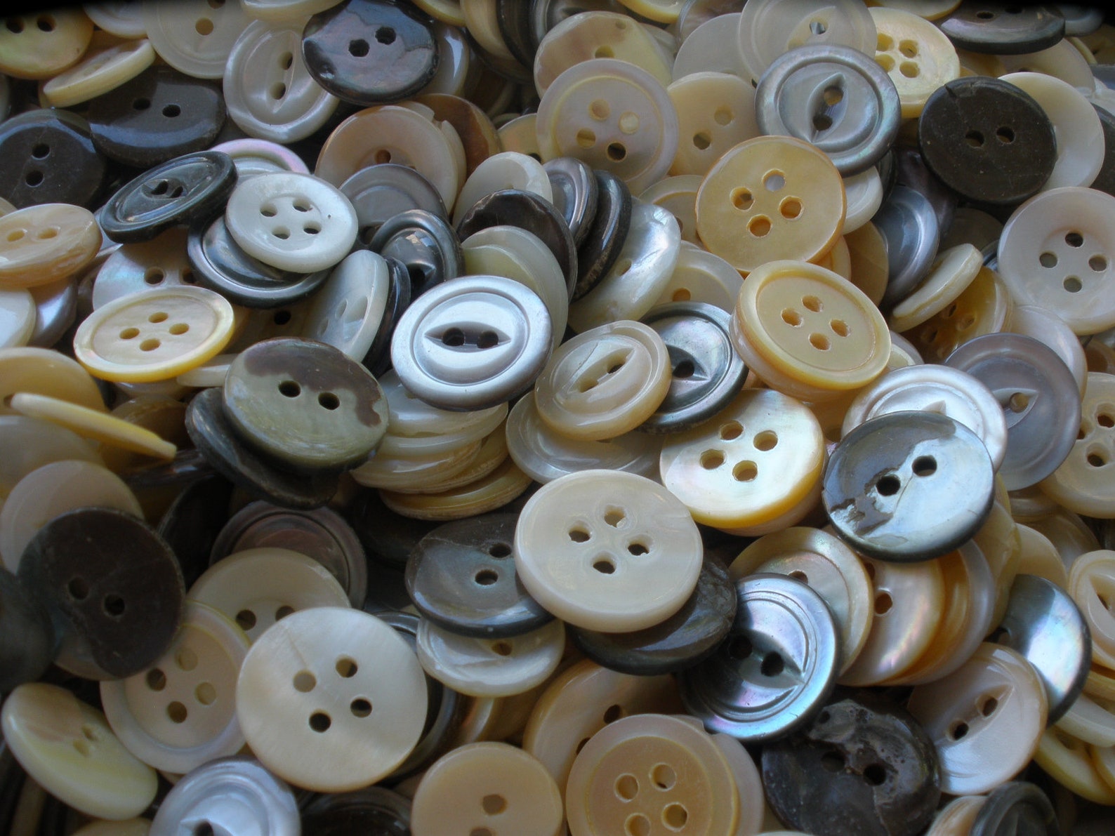 Vintage Real Shell Buttons Mixed Lots 3 Ounces 120pcs Carved Fisheye ...