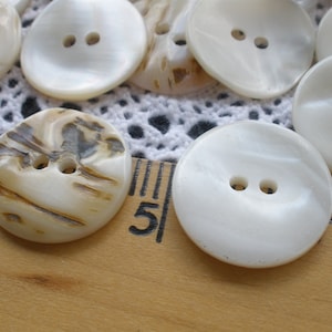20MM Real Shell Buttons Pearly White to Light Beige Thick Textured 13/ ...