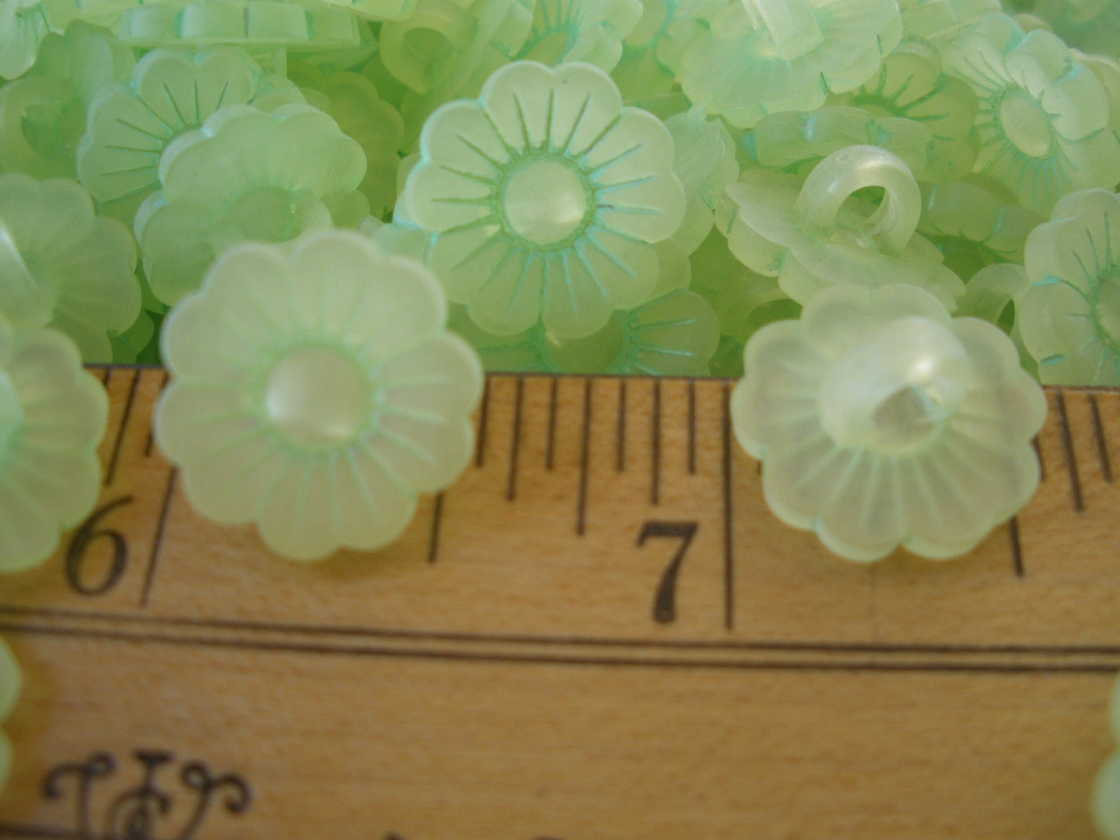 Lime Green Flower Shank Buttons 9/16 22L 14mm Frosted - Etsy