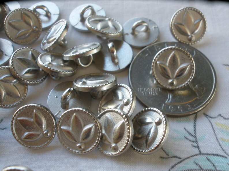 Tiny Tulip Flower Metal Buttons Gold or Silver Color 18L | Etsy