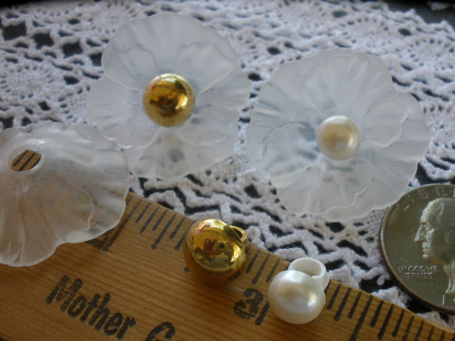 30MM Frosted Acrylic 3D Flower Buttons 8MM Faux Pearl or 10MM Gold Gilt ...