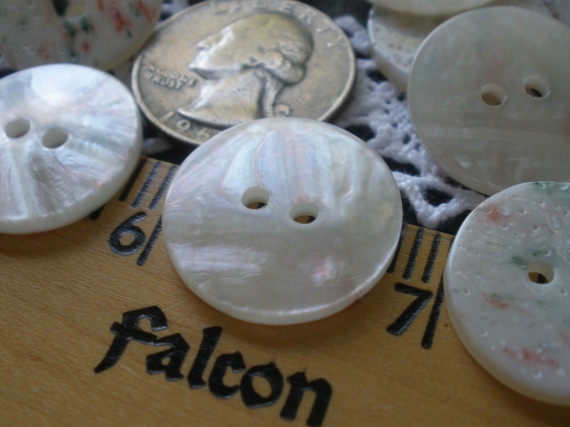 Pearly White Shiny Plastic Buttons 13/16" (32L 20MM) 36 Each Speckled ...