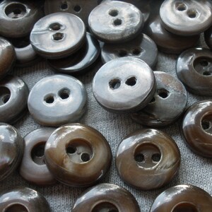Carved Brown & Gray Smoke MOP Shell Buttons 12.5mm 1/2" Whistle Style ...