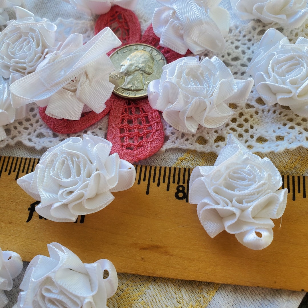 White Ribbonwork Flowers Cabbage Ribbon Roses 1 Inch Embellish T-shirt ...