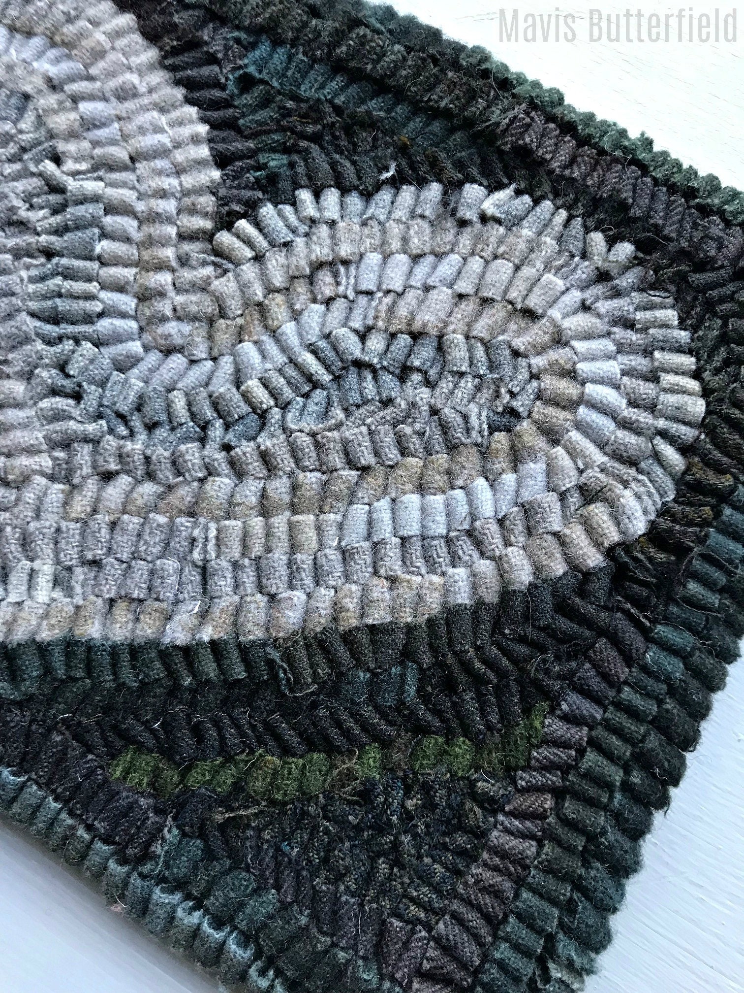 Primitive Folk Art Hooked Rug / Mat Grey Old Valentine Heart