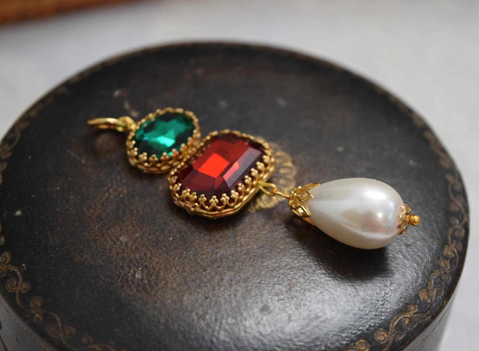 Renaissance Pendant Necklace, Renaissance Emerald and Ruby Pearl ...