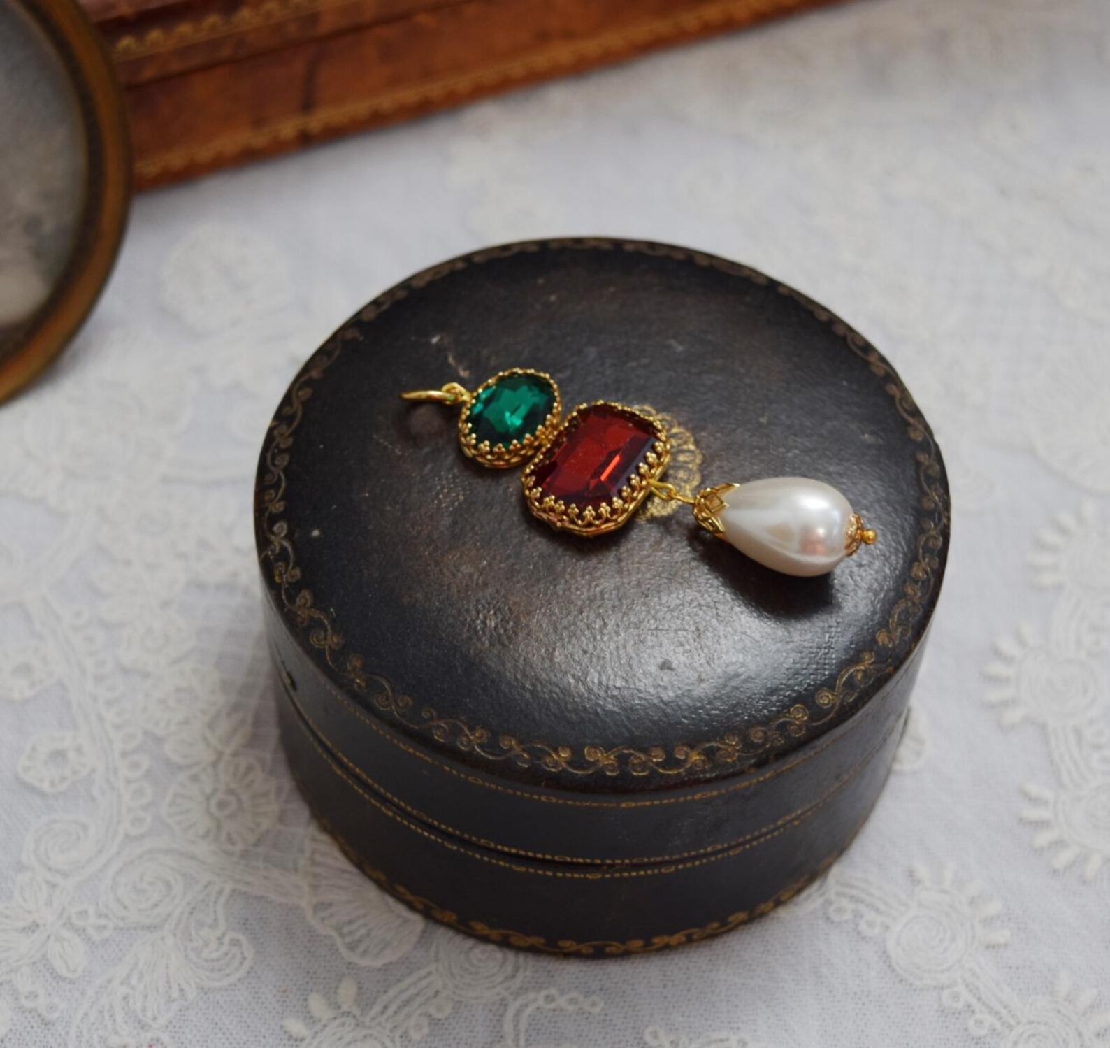 Renaissance Pendant Necklace, Renaissance Emerald and Ruby Pearl ...