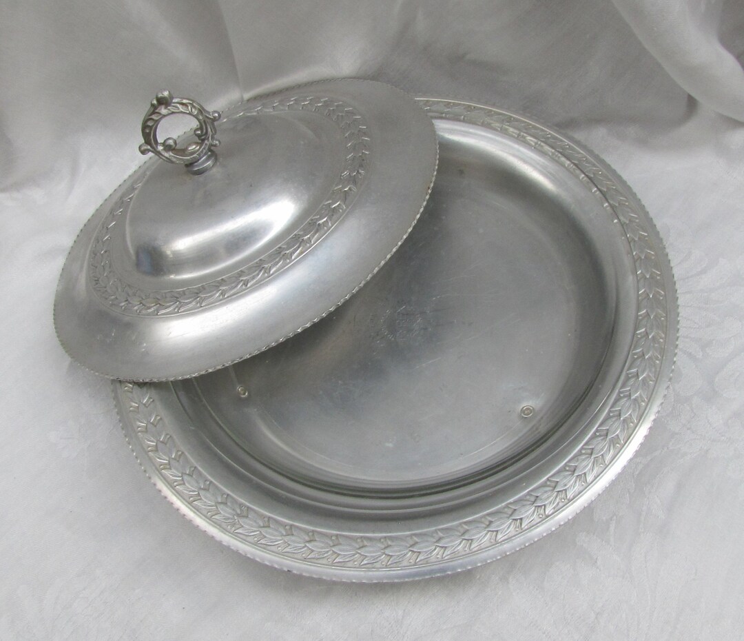 Classic Style With Laurel Leaf, Covered 8" Pie Plate Server With Feet ...