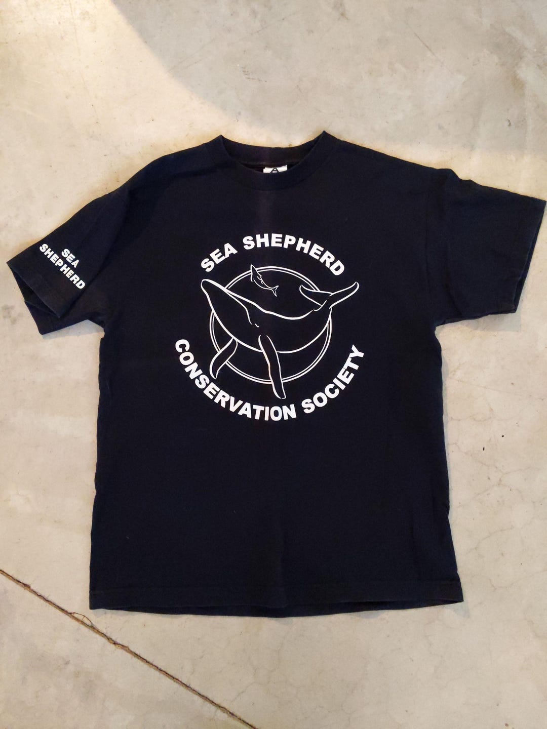 Sea Shepherd Conservation Society Whale Logo T-shirt Black and White ...